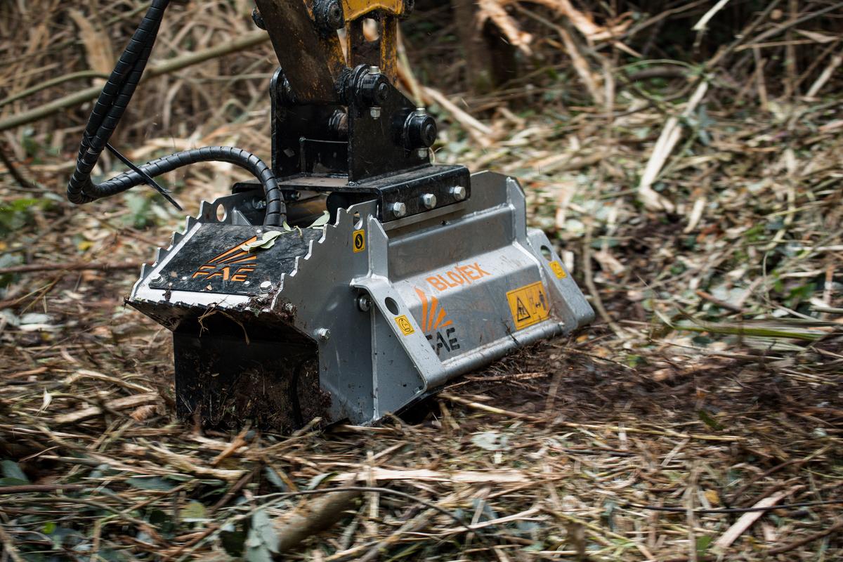 The BL0/EX-100 mulcher, compactness and maneuverability